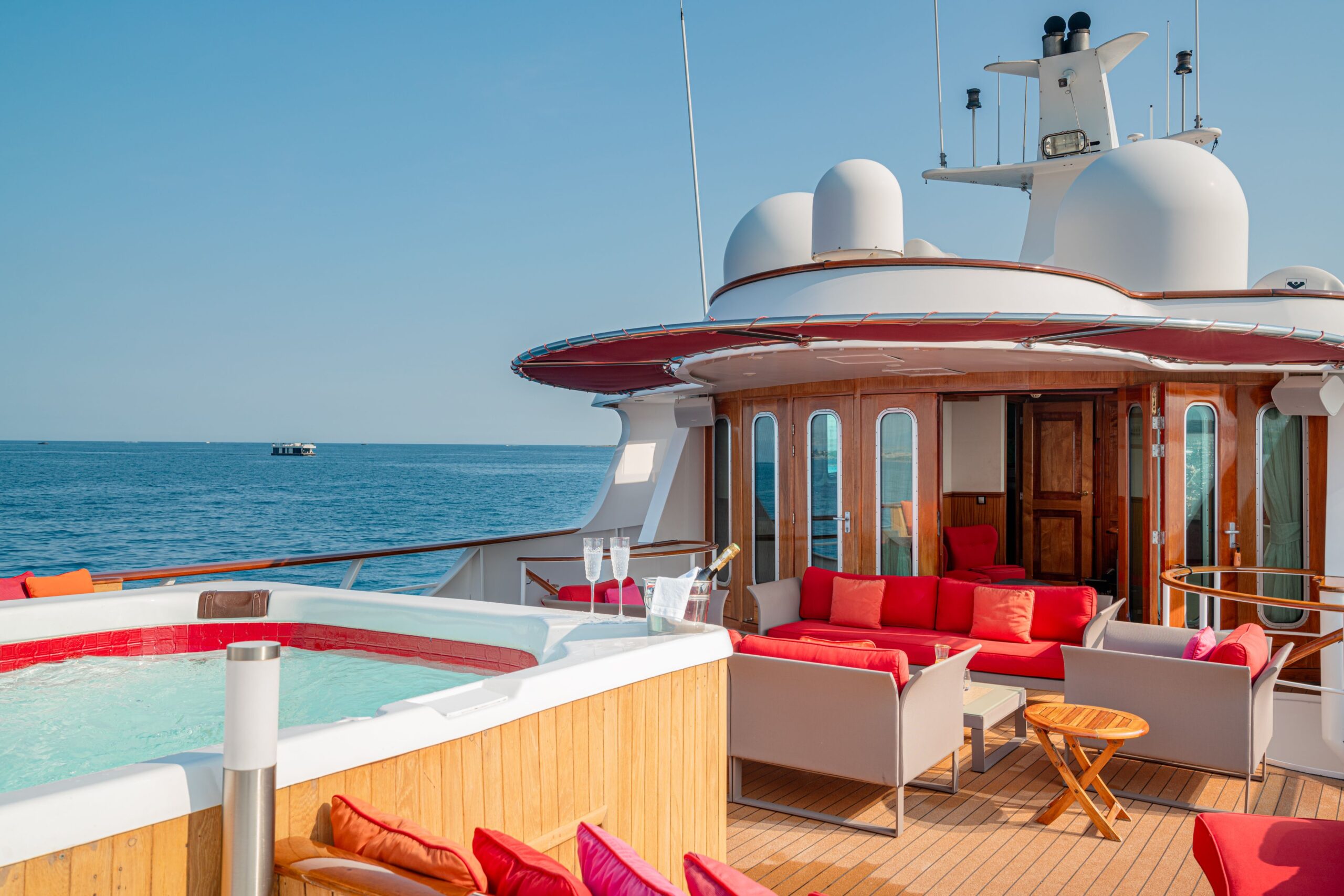 Rijntjes Design Image Gallery – Luxury Yacht Browser | by CHARTERWORLD ...